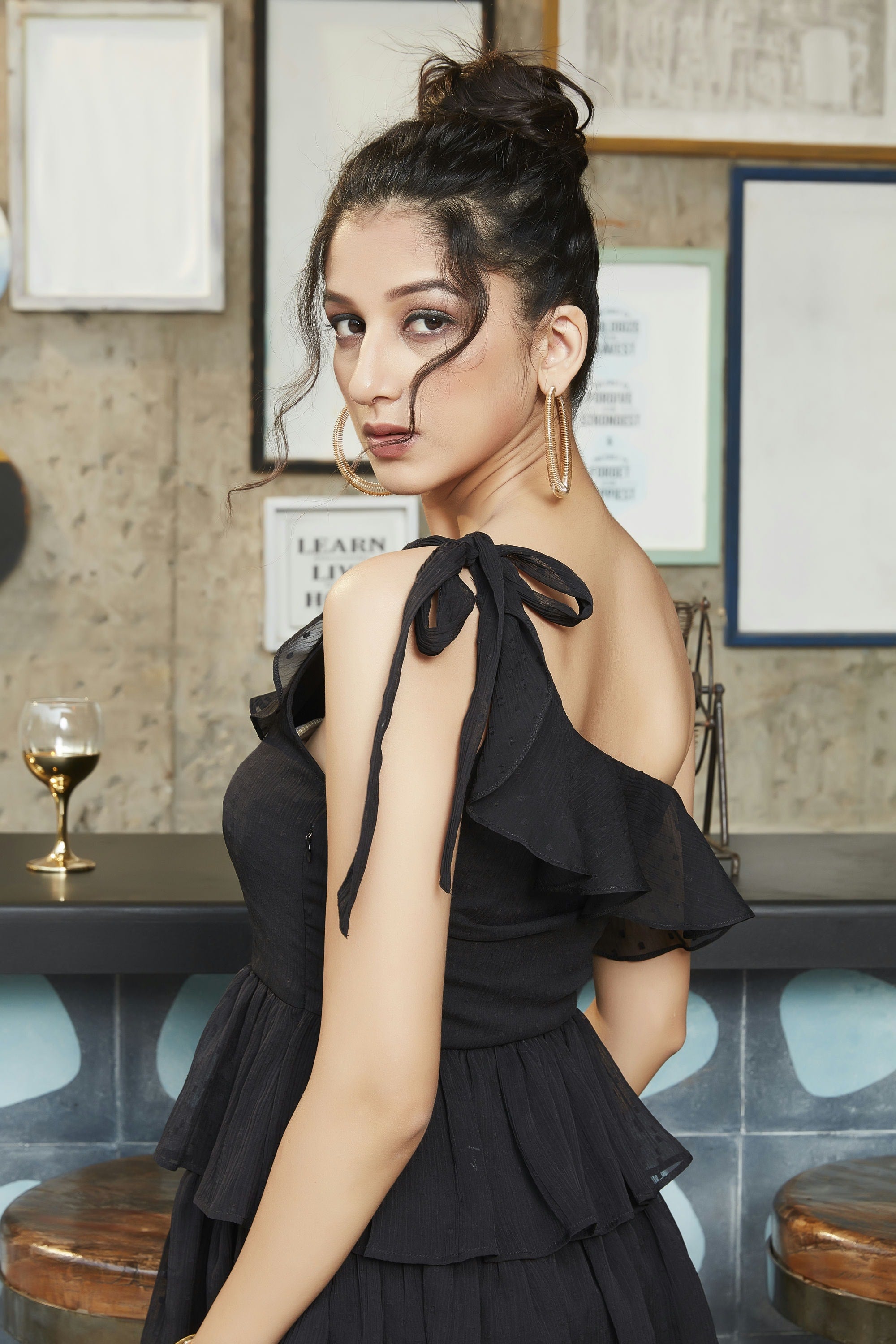 SLEEK & ELEGANT – KAIN